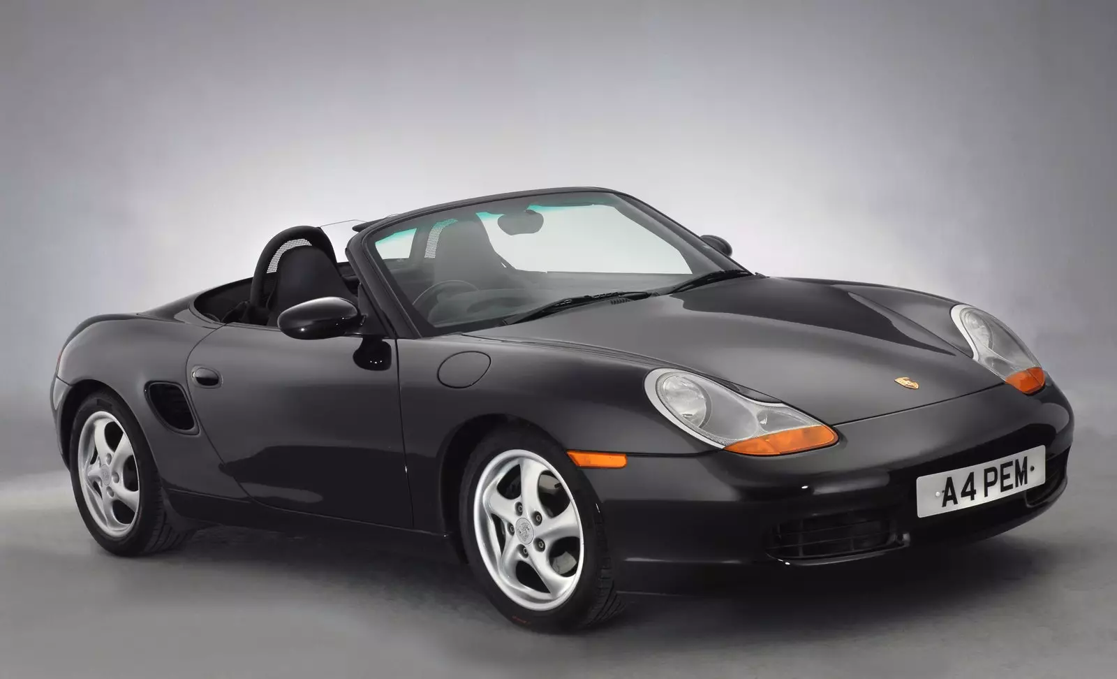 Ọdun 1999 Porsche Boxter. Olorin aimọ.