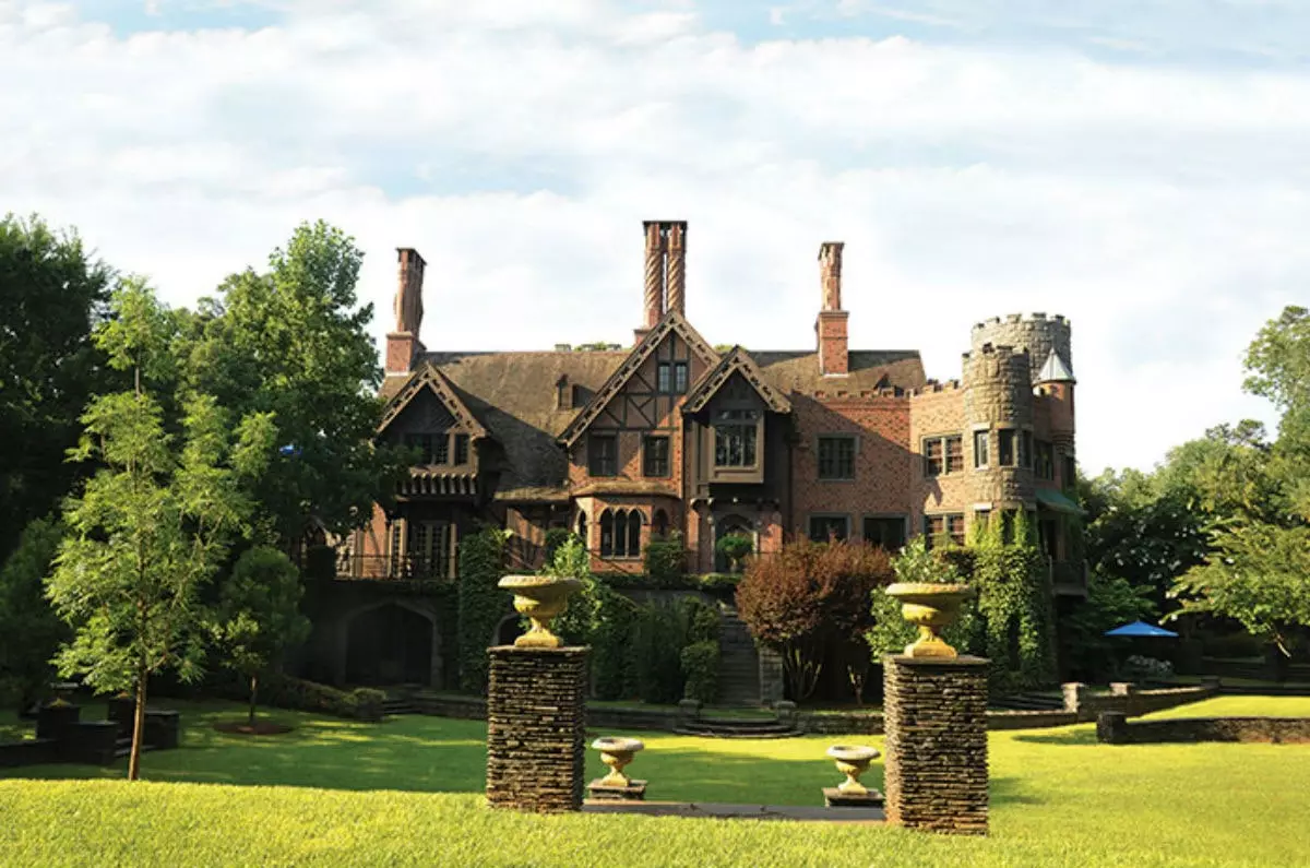 Real Vue vum Brisham Manor d'Plaz wou 'The Haunting of Hill House' gefilmt gouf.