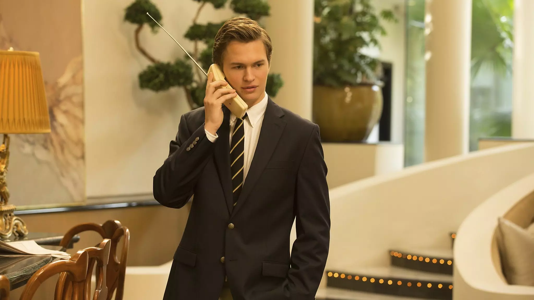 Ansel Elgort vo filme 'Billionaire Boys Club'.