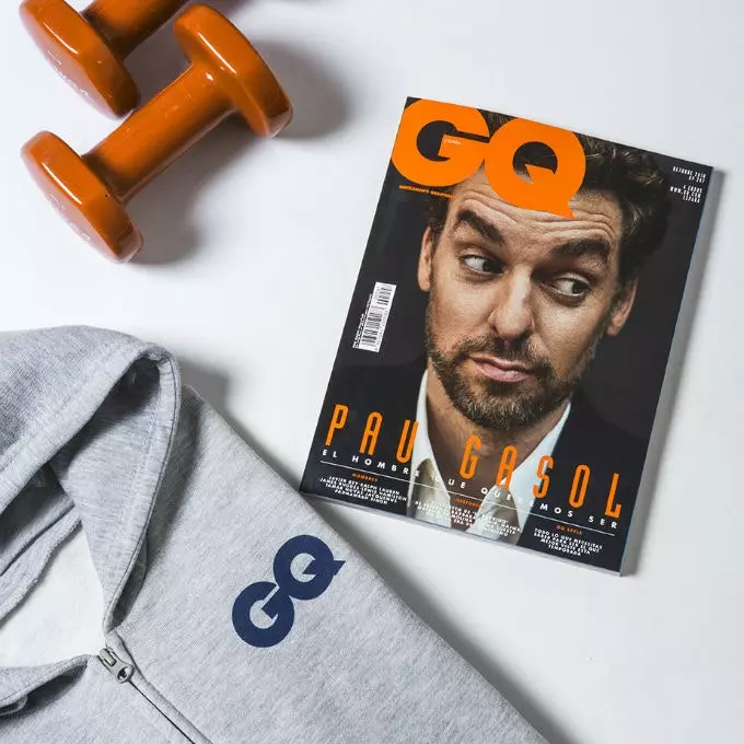 mbipụta akwụkwọ akụkọ October 2018 gq pau gasol ndenye aha sweatshirt