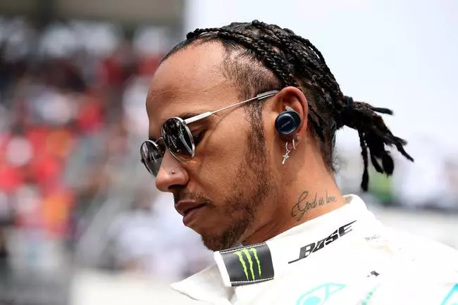 O tagata ta'alo sili ona maualuga totogi o le sefulu tausaga Lewis Hamilton.