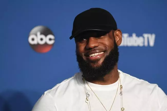 Nejlépe placení sportovci desetiletí LeBron James.