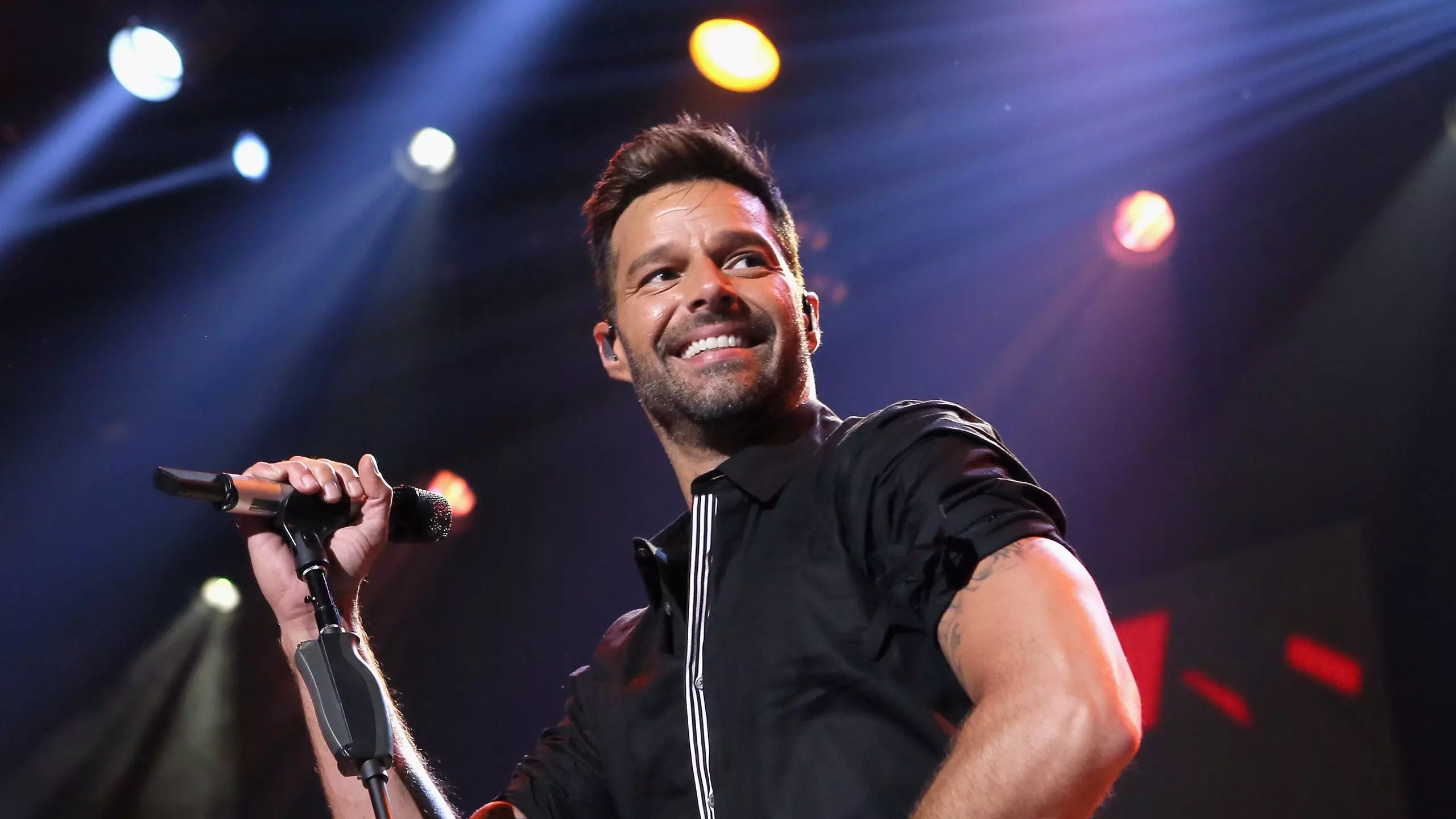 BURBANK CA 10. FEBRUARA Ricky Martin na pozornici Honda u iHeartRadio Theatre Los Angelesu 10. februara 2015. u...