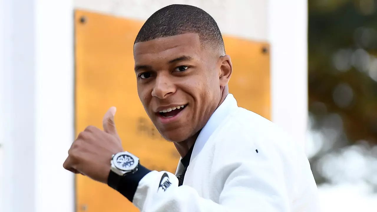 Kylian Mbappé: Koľko má peňazí a na čo ich míňa?