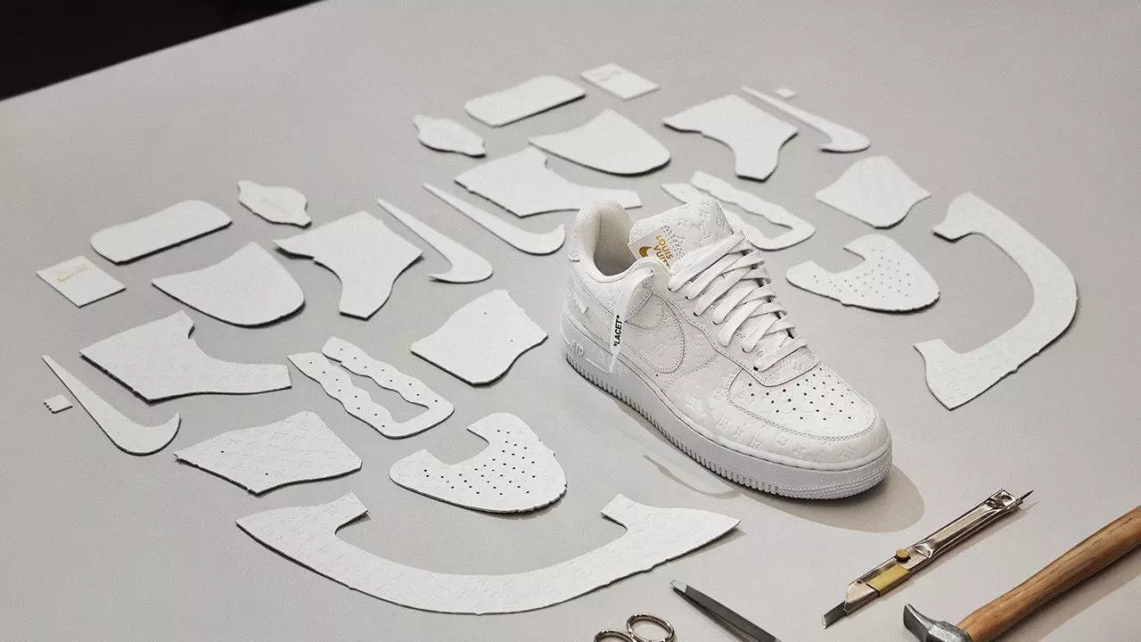 Nike Air Force 1 putih oleh Louis Vuitton adalah permata dari koleksi yang telah lama ditunggu-tunggu