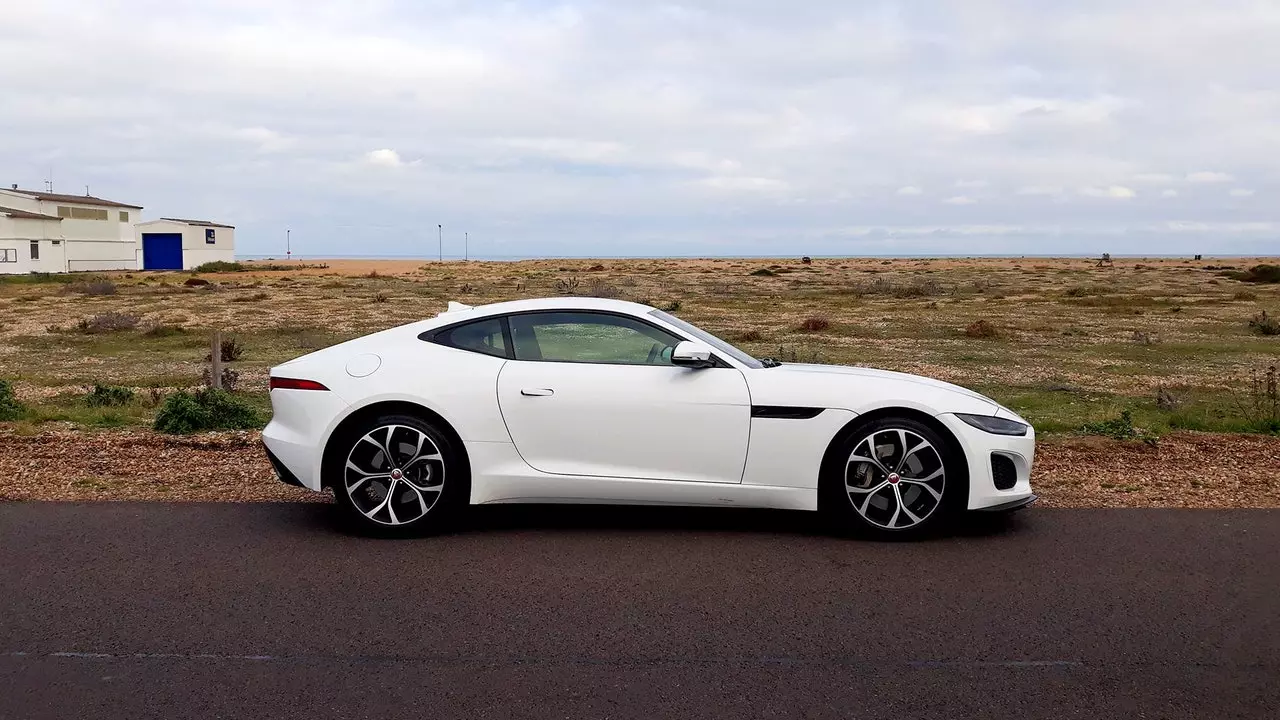 The Jaguar F-Type is the most elegant, beautiful and wild car that has hit the road (and we have tested it)