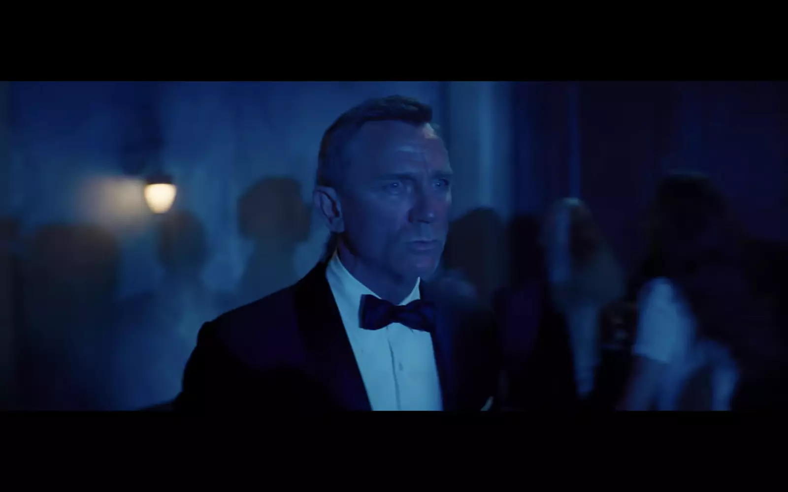 Dem James Bond seng Kostümer am 